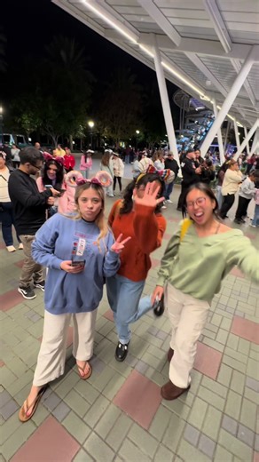 Knowing you have a Disney reservation after work is another type of happiness #disney #fyp #disneyland #9to5 #afterwork