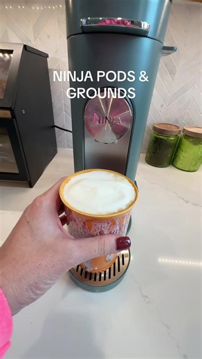 If you’re stuck between K-pods and ground coffee, the Ninja Pods & Grounds Coffee Maker is your sign to stop choosing. One machine. Both options. Plus a built-in milk frother for lattes and iced coffee at home 😍 Perfect for busy mornings, lazy weekends, or when different people in the house want different coffee. Pods when you’re rushing, grounds when you want that fresh brew vibe. ⚠️ Heads up: stock is LIMITED and this one sells out fast. If you’ve been thinking about upgrading your coffee set
