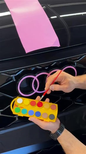 PolonezGarage on Instagram: "NEVER Paint Your Emblem Pink! | Wild Contrast 💖 | Audi RSQ8 When the Audi RSQ8 is fully black — paint, grille, emblem — adding a pink twist completely transforms the front of the car. In this tutorial, we show a controversial but brilliant hack: instead of painting the emblem (messy, risky, irreversible), we use a safe, clean, fully reversible vinyl wrap to turn the Audi rings pink. No cutting on the car. No damage. No stress. Just smart technique and perfect result