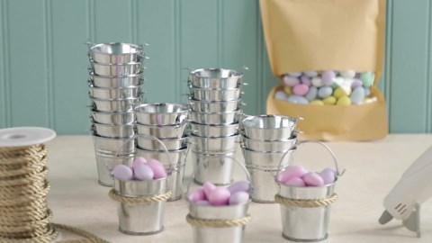 Juvale Mini Metal Buckets - 2 x 2 in, Silver, Pack of 24 - Mini Tin Buckets & Metal Tins with Handles for Party Favors, Crafts & Galvanized Decor