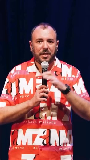 🎤 Filip Ugrenović Spreman za veče dobrog humora i još boljeg cilja. Filip Ugrenović nastupa na humanitarnom stand-up događaju Rotary kluba Zrenjanin. Moderan humor, prepoznatljive teme i veče koje ima svrhu. 📍 KC Zrenjanin | 🗓 25.01.2026. | 🕖 19h #StandUpComedy #HumanitarniStandUp #RotaryKlubZrenjanin | Rotary Club Zrenjanin
