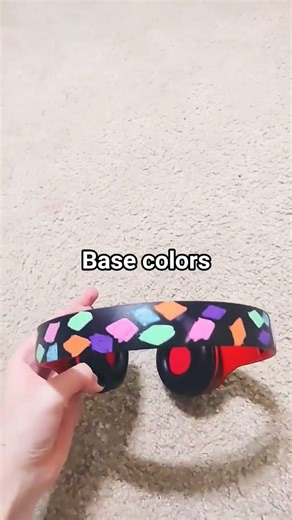 Drawing abstraction on my headphones :3