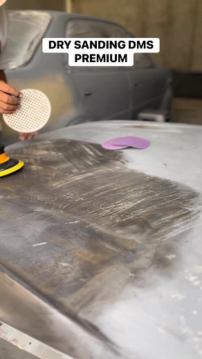 Pengamplasan dempul sistem dry sanding , untuk awalan kita menggukan orbital sander dan utuk ditel tetap kita menggunakan manual ya temen2 , #DMS #dempuldms #belcatnusantara #bayuairbrush #spraygunsagola #dmspremium #catpu #pusatspraygun #belkote #DMS | Bayuairbrush
