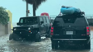 STORM CHASERS: Onlookers in Key West, Florida, capture monstrous waves as Hurricane Ian heads toward coast. https://fxn.ws/3dJAv69 | Fox News