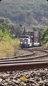 2.3K views · 4.1K reactions | Trem “Double Stack” da Brado logística. Rota; Rondonópolis, (MT) - Sumaré, (SP) Brasil. . . . . . . . . #trem #ferroviario #brado #rumo #rail #railway #rondonopolis #locomotiva #locomotive #ferrovias | Trens Brasil Vídeos | Facebook