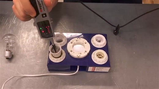 Bayonet Cap to Edison Screw Lamp Adaptor Incorrect Polarity Massive Risk of Electric Shock Bayonet cap to Edison screw lamp adaptor brought from an on-line auction site. This adaptor has a 50% chance of incorrect polarity and therefore a massive risk of electric shock to the person installing either the adaptor of lamp (bulb). Please note we are not manufacturing experts and this item may well have passed all British and European standards. The video highlights the risk to the consumer when fitt