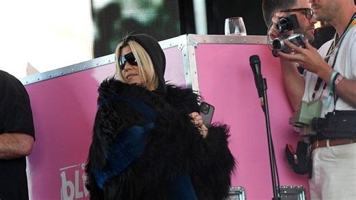 Kourtney Kardashian announces pregnancy