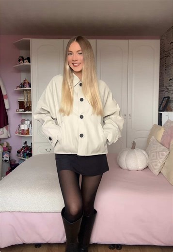 Stylish Transitional Outfits for Autumn 2023