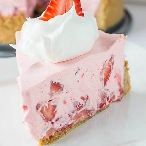 2.8M views · 20K reactions | NO BAKE STRAWBERRY AND CREAM PIE is such a cool and creamy summer pie filled with fresh strawberries! Always a potluck hit!! RECIPE HERE: https://therecipecritic.com/no-bake-strawberry-cream-pie/ | Tried and True Recipes | Facebook