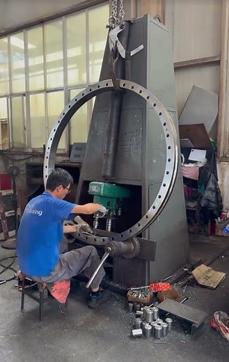 Slewing ring assembly workshop #bearing #slewingring #engineering