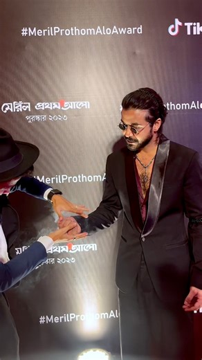 5.8K views · 43 reactions | My hand to his #merilprothomaloaward | Magic Razik | Facebook