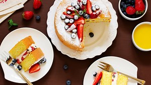 What is a genoise sponge, how many layers should the cake have and what is the Bake Off recipe?