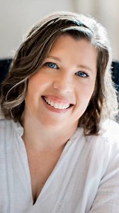 Strategy to counteract our negativity bias "The brain has a negativity bias which means we have more electrical activity in our brain when we're exposed to things that are negative." Therapist and author Julie Bjelland, LMFT helps highly sensitive people understand our trait and thrive more. » One of her free classes: "Tools For A Chaotic World" [link in comment] She notes this brain tendency toward negativity "has to do with the evolution of humans in general because we used to be living out on