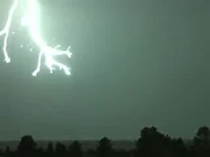Удар молнии. 5000 кадров/сек. (замедленная съёмка)