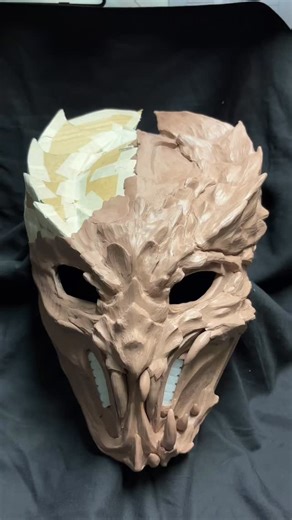 4 comments | A closer look at my original Predator mask. Sculpt out of Monster Clay @barnesproductsnz #monsterclay #predator #predatorcosplay #originalpredatordesign #handmade | SpicythaiDesign | Facebook