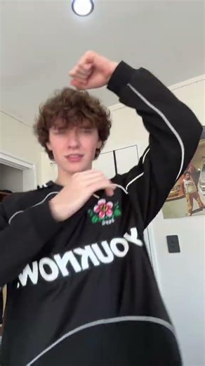 Follow me on tiktok guys 😉 #dance #profesionaldancer #lipsyncs #youtubepersonality #dancer