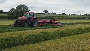 5.5K views · 37 reactions | setting off the demo TA95130 pro 4 rotor rake with AT Houghton making a great swath | Kverneland UK | Facebook