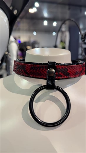 Python Leather Choker: Bold Fashion Statement