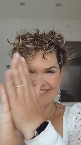 Basics - how I straighten my hair! I always use lavender smooth balm before I blow dry my hair - it’s a heat protection balm from a company called less is more. Then I use a tangle teezer backcomb and a ghd gold straightener to straighten - and for the finish I use my homemade Hairwax with all natural Ingredients ☺️ the recipe is in a picture post here :-) #kurzhaarfrisurenfrauen #undercut #pixiecut #kurzehaarestylen #kurzhaarfrisuren #salirasa | Salirasa