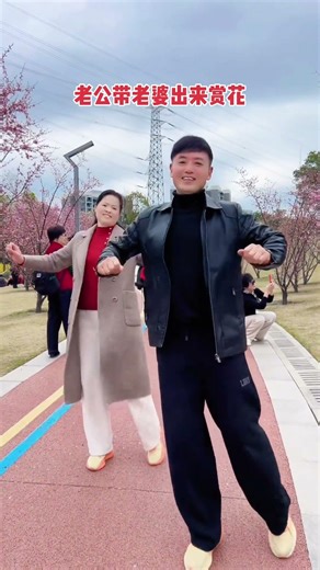 Blossom Love: A Peach Blossom Date in March