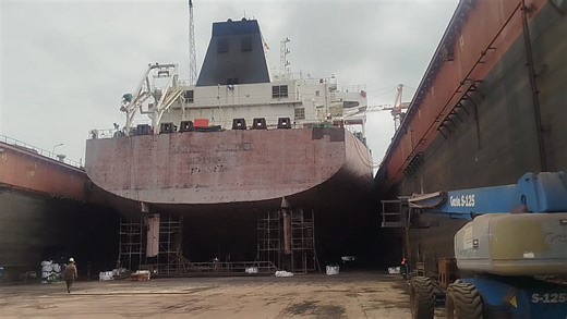 38K views · 210 reactions | Have you ever experienced two 2 stroke main engines installed on one ship? Here you go! 殺 This ship is equipped with two YCMP-WINGD 6X35-B (ME-C) engines built by Winterthur Gas and Diesel. The engines are really efficient! By the way, what's the difference between an ME-C and ME-B marine diesel engines? #fblifestyle | Master Engineer Fix | Facebook