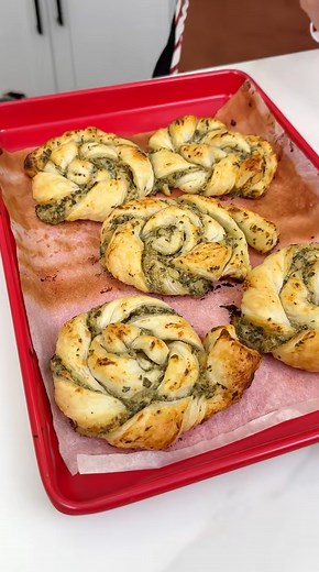 Spinach puff pastry pinwheels that disappear fast
