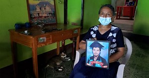 #Estelí | EL DOLOR DE UNA MADRE TRAS LA DESAPARICIÓN DE SU HIJO EN MÉXICO Emigrar para tener una mejor condición económica, construir una casa y proporcionarle ayuda a su madre y sus hijos, era lo que pensaba Donald Elías Gutiérrez Casco cuando salió de su casa en Estelí, rumbo a Estados Unidos. Lamentablemente, el esteliano desapareció al llegar a México y desde entonces su mamá hace todo lo posible por encontrarlo. Incluso ella también viajó de forma irregular a México, lo buscó en refugios, c