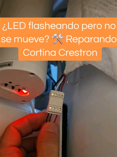 ​¿LED parpadeando pero la cortina no se mueve? 🛠️ ​En este caso real, el cliente reportó que su Drapery Motor de Crestron mostraba actividad en el LED, pero al presionar el keypad, el riel no reaccionaba. ¡Parecía un fantasma en el sistema! 👻 ​Acompañame en este paso a paso de Troubleshooting: ​Reinicio total: Empezamos reseteando el procesador y el Power Supply de las cortinas (el primer paso obligado). ​La verdadera falla: Al no haber cambios, abrimos el conector del motor y encontramos el c