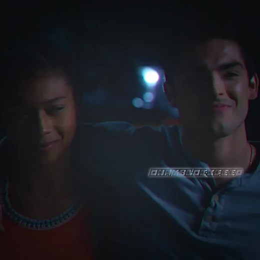 @thesierracapri3 @diegotinoco 💜🤫 #foryoupage #monseandcesar #onmyblock #4upage #fypage #viral #fyp #monse #cesar