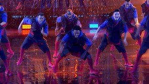 The weekend isn''t over yet! Break it down like Brobots & Mandroidz! | AGT Auditions