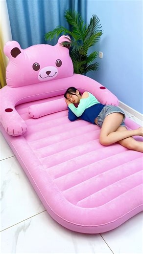 Amazing Pink Air Bed 😱😍 #reels #kids #children #usa #trendingreels #fun #viralreels #trending #funny #funnyvideos #viral #gadgets #airbed #bedsheet #foryou #highlights | Inza Facts