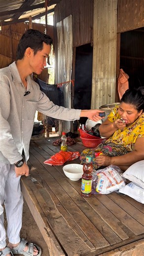ដោយ​ សារ​ ពិការ​ ខ្វះខាត​ ណាស់​ ទេីប​ ដាច់​ ចិត្ត​ លេីក​ ដៃ​ សុំ​ បងប្អូន​ 😭 បងប្អូន​ អាច​ ចូលរួម​ បន្ថែម​ ទៀត​ តាម​ រយៈ​ QR​ code​ ខាង​ ក្រោម​ដើម្បី​ ខ្ញុំ​ មាន​ លទ្ធភាព​ ទិញ​ រទេះរុញ​ ជូន​ គាត់​ និង​ គ្រឿង​ ហូប​ ផ្សេងៗ​ទៀត​🙏❤️️🇰🇭 | Pun Leur
