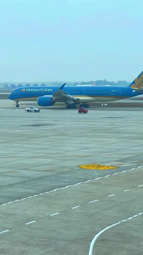 Máy Bay Boeing 787 Vietnam Airlines - Cất Cánh tại Sân Bay Nội Bài | TikTok