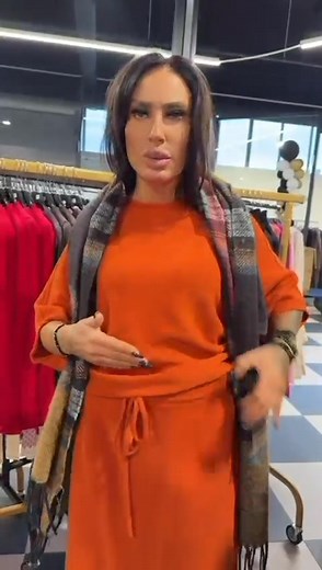 🧡🧡🧡 NASZ BESTSELLEROWY MODEL Z NAJNOWSZEJ KOLEKCJI JESIEŃ 2025🧡🧡🧡TYM RAZEM W WERSJI ZE SPÓDNICĄ 🧡🧡🧡PRODUCENT WŁOCHY 🧡🧡🧡EDYCJA LIMITOWANA 🧡🧡🧡 ZESTAW IDEALNY czyli sweterek ŁÓDECZKA LUB SWETEREK UKOS I dzianinowa spódnica dostępne w najmodniejszych kolorach tego sezonu 🧡🧡🧡 Rozmiar uniwersalny. Pasuje M L XL 2XL Serdecznie zapraszamy do składania zamówień 🧡🧡🧡 | Isabelle