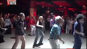 2.2M views · 40K reactions | 1978 Fiebre Sabado A La Noche - Bee Gees Baile Clasico Disco año 2018 Video Clip Club Clasico De Baile | Retro Hits Videos | Facebook