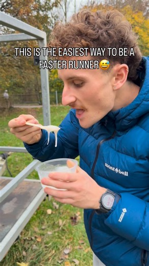 Ewan Heritage on Instagram: "THIS IS THE EASIEST WAY TO BE A FASTER RUNNER 😅 Sodium bicarbonate Not magic — buffering physiology. • Increases extracellular buffering capacity • Delays acidosis (H⁺ accumulation) during hard efforts • Allows higher power / pace for longer • Most effective for 800m–5K and hard surges • Proven performance gains in repeated high-intensity work 🔬 What the research shows: Sodium bicarbonate raises blood bicarbonate, helping shuttle H⁺ out of muscle cells. Result: slo