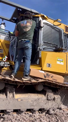 Window Tinting Techniques for Heavy Equipment