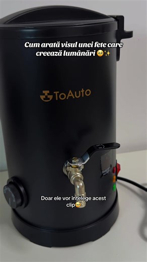 Doar cei care lucrează cu ceară pot înțelege acest videoclip…🥹 #produsehandmade #candlemaking #viral #fyp #madeinromania