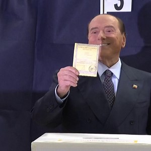 🇮🇹 Politicians including Italy's President Sergio Mattarella and former Prime Minister Silvio Berlusconi cast their votes in Italy's snap election. #ItalianElections2022 | Euronews English