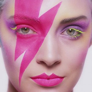 POND’S Cold Cream Cleanser melts away bold & waterproof makeup. It leaves skin softer after just one use Save $1 now: http://bit.ly/-Removes-Makeup | POND'S