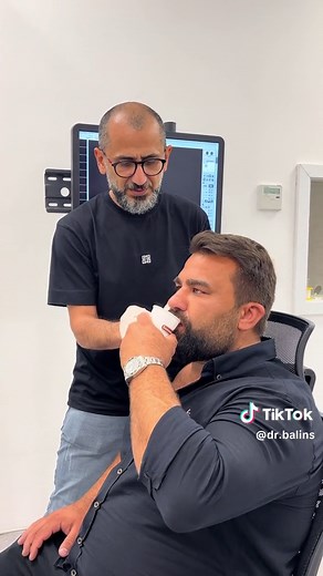 How is the Balloon placed? The placement takes place during a 15-minute outpatient visit. Allurion is the first gastric balloon that requires no endoscopy* or anaesthesia for placement or removal. Simply swallow a capsule containing the deflated Balloon with a catheter: once the Balloon is confirmed to be in your stomach via x-ray, the Balloon is filled with water through the catheter. A second x-ray takes place to ensure the Balloon is filled correctly. 90 (506) 520 30 55 📞 90 (552) 726 39 23 