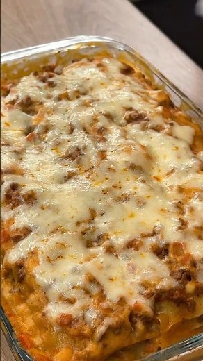 Homemade Beef Lasagna with Creamy Béchamel 🧀🍝