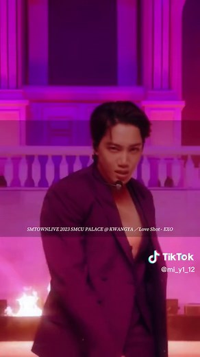 EXO Loveshot Performance at SMTOWN Live 2023