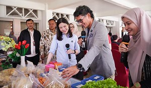 Sandiaga Dorong Pelaku UMKM Ikut Pelatihan Pengemasan Produk & Melek Medsos Agar 'Go International' - Tribunnews.com