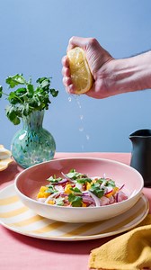 1M views · 3K reactions | Não sabemos se foi o destino ou o algoritmo, mas se este Ceviche de Dourada passou pelos teus olhos, é porque anda nas bocas do Mundo! #LidlPortugal #ReceitasÀMão | Lidl Portugal | Facebook