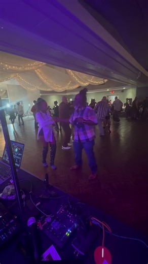 Hold up, way min. She made him smile 😃 And it was on from there on out. #competition #dancecontest #his #hisandhers #hers #dance #steppin #urbandance #Steppin #stepping | DJ Shorty Smooth