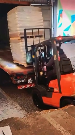 Safety Fails on Instagram: "This is WHY You Chock The Wheels – Flatbed Pulls Away & Forklift Falls Off Dock🤯 @safetyfails1 - Let’s Increase Workplace Safety #accident #accidents #construction #construção #safety #safetyfirst #maintenace #oil #oilchange #slip #laddersafety #risk #risky #firesafety #training #fails #eletrical #hardhat #PPE #fire #crane #cpr #cranefails #welding #warehouse #ladder"