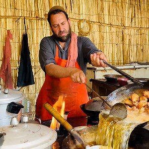 The famous Village type Restaurant in Bati Kot Afghanistan | Shinwari Karahi | Juice | بټي کوټ کی کلیوالي رستورنت. #VillageFood #ShinwariKarahi #BatiKot #StreetFood #VillageLife #VillageTypeRestaurant #YounasSadat #Afghanistan | Younas Sadat - یونس سادات