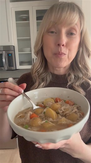 EASY SLOW COOKER CHICKEN STEW RECIPE. Comment "recipe" and I'll send it to you along with all my tips! 👇👇 MY RECIPE: https://andianne.com/slow-cooker-chicken-stew/ | Andi Anne Recipes