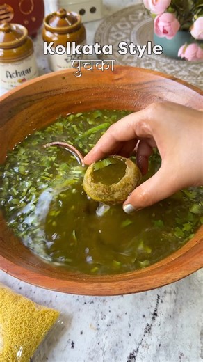 Pooja Munjani on Instagram: "Kolkata Style Street Puchka This Kolkata style Puchka went crazy viral last year… so I had to bring it back! 😍 Let me show you again how to make the perfect spicy, tangy street-style Puchka at home. 🥔 Ingredients – Aloo Filling 🥔 Boiled potatoes 3 medium 🫘 Boiled kala chana ½ cup 🧂 Kala namak 1 tsp 🌶️ Red chilli powder ½ tsp 🌰 Bhuna jeera powder 1 tsp 🔥 Homemade puchka masala 1½ tsp 🌶️ Green chilli paste 1 tsp 🍋 Lemon juice 1 tbsp 🌿 Fresh coriander finely